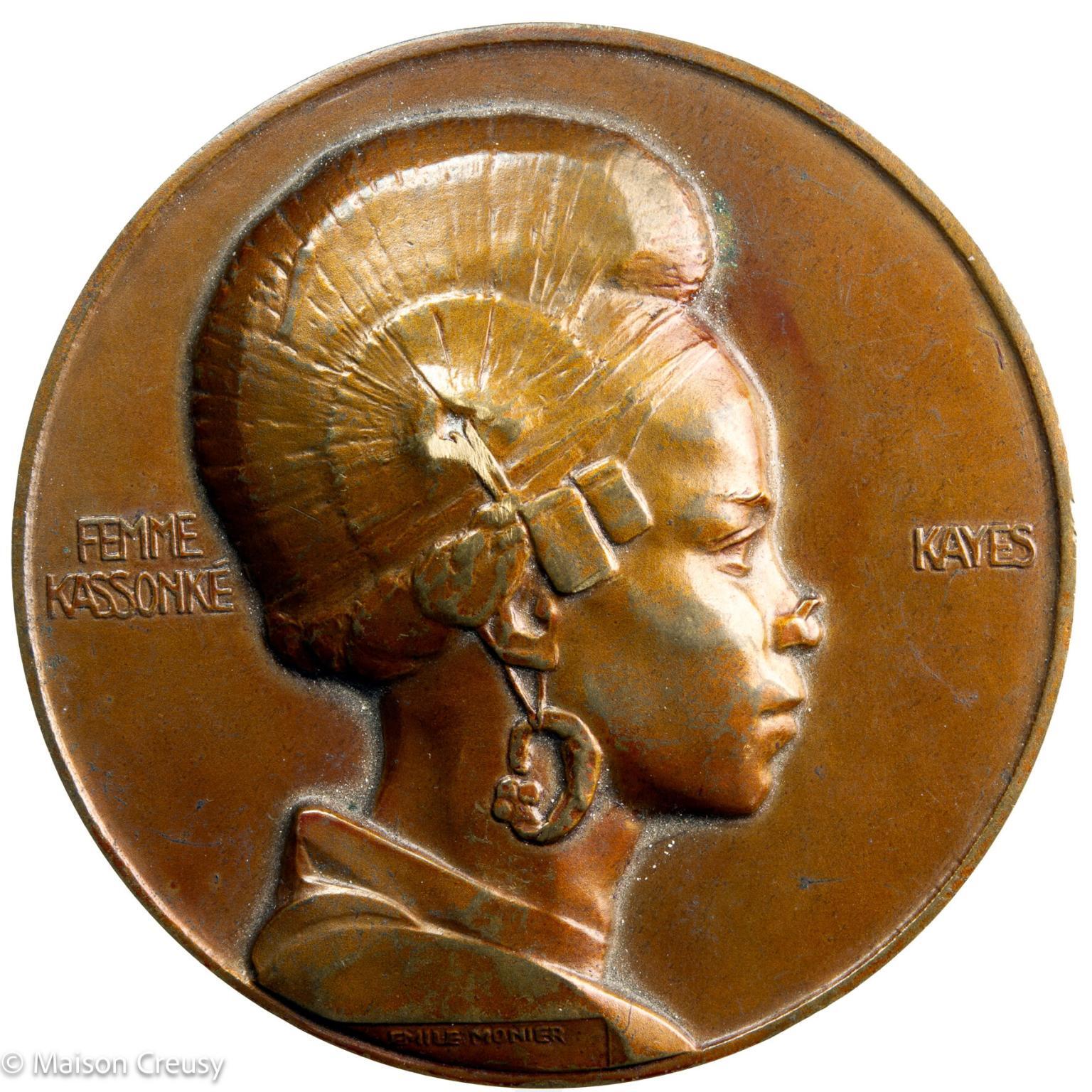Médaille en bronze femme Kassonke par Monier Paris 1930 - Numismeo